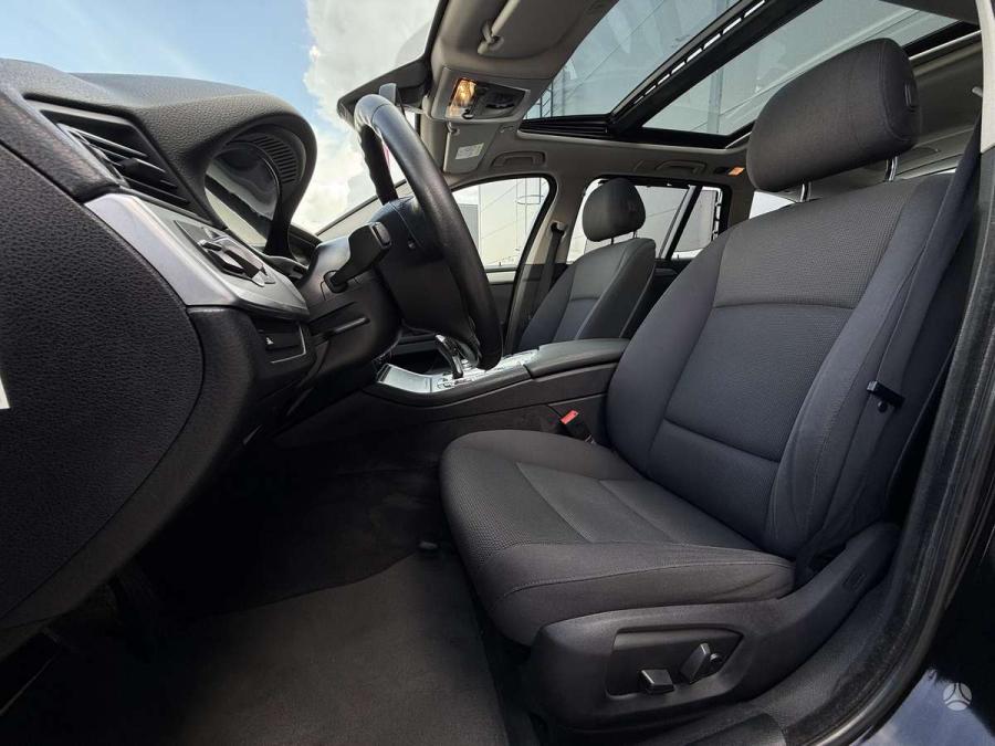Black BMW 520 2016 in Siauliai, with an engine capacity of 2.00 L and mileage of 299 thousand km for 10950 €, photo 20 on AUTOMOTO.COM.LV