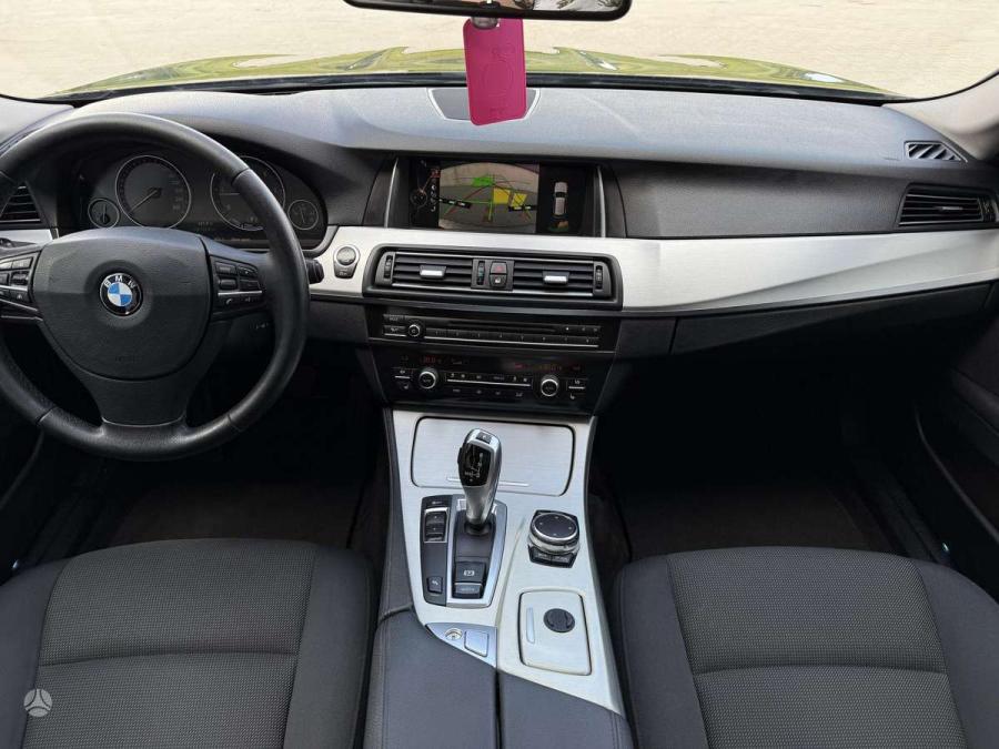Black BMW 520 2016 in Siauliai, with an engine capacity of 2.00 L and mileage of 299 thousand km for 10950 €, photo 21 on AUTOMOTO.COM.LV