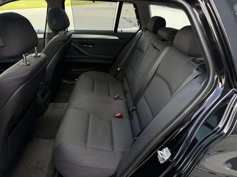 Black BMW 520 2016 in Siauliai, with an engine capacity of 2.00 L and mileage of 299 thousand km for 10950 €, photo 25 on AUTOMOTO.COM.LV