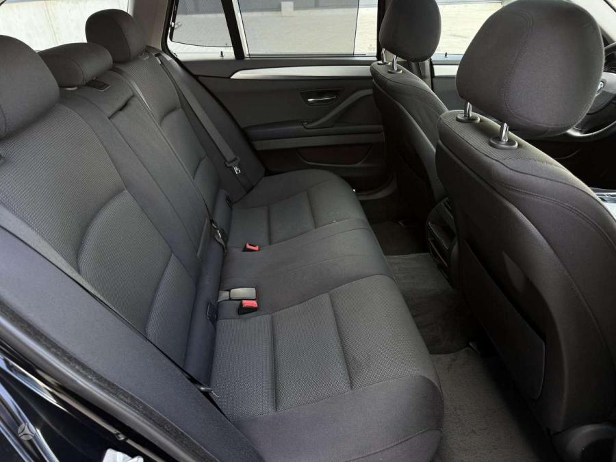 Black BMW 520 2016 in Siauliai, with an engine capacity of 2.00 L and mileage of 299 thousand km for 10950 €, photo 26 on AUTOMOTO.COM.LV