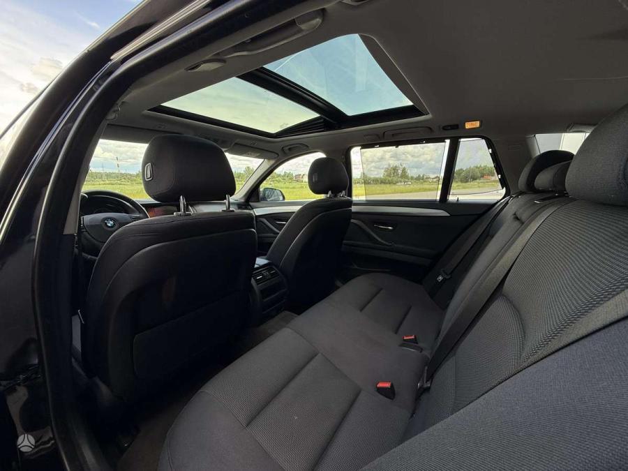 Black BMW 520 2016 in Siauliai, with an engine capacity of 2.00 L and mileage of 299 thousand km for 10950 €, photo 27 on AUTOMOTO.COM.LV