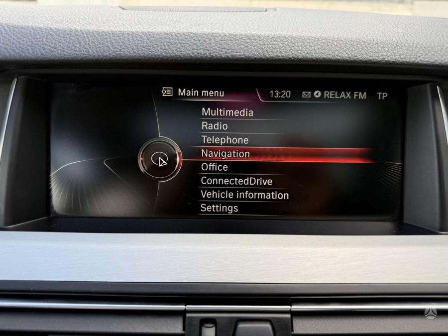 Black BMW 520 2016 in Siauliai, with an engine capacity of 2.00 L and mileage of 299 thousand km for 10950 €, photo 29 on AUTOMOTO.COM.LV