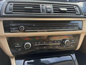 Black BMW 520 2016 in Siauliai, with an engine capacity of 2.00 L and mileage of 346 thousand km for 7900 €, photo 15 on AUTOMOTO.COM.LV