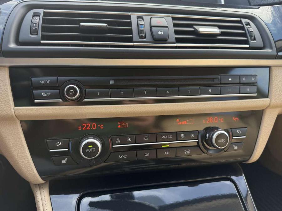Black BMW 520 2016 in Siauliai, with an engine capacity of 2.00 L and mileage of 346 thousand km for 7900 €, photo 15 on AUTOMOTO.COM.LV