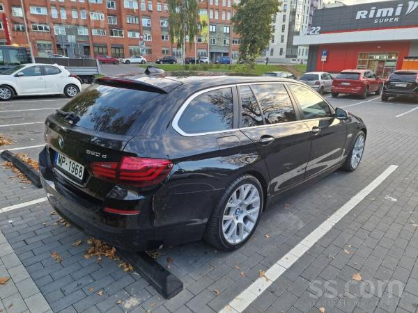 Black BMW 520 2016 in Jelgava, with an engine capacity of 2.00 L and mileage of 375 thousand km for 10100 €, photo 5 on AUTOMOTO.COM.LV