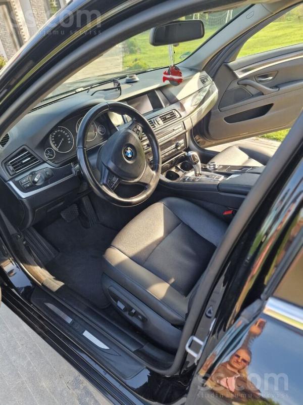 Black BMW 520 2016 in Jelgava, with an engine capacity of 2.00 L and mileage of 375 thousand km for 10100 €, photo 9 on AUTOMOTO.COM.LV