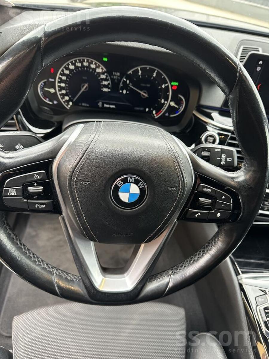 Black BMW 520 2017 in Aizkraukle, with an engine capacity of 2.00 L and mileage of 0 thousand km for 8000 €, photo 10 on AUTOMOTO.COM.LV