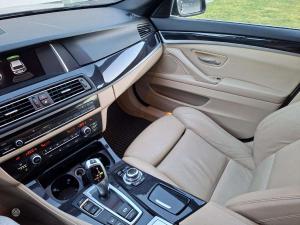 Black BMW 520 2017 in Silute, with an engine capacity of 2.00 L and mileage of 258 thousand km for 7999 €, photo 11 on AUTOMOTO.COM.LV