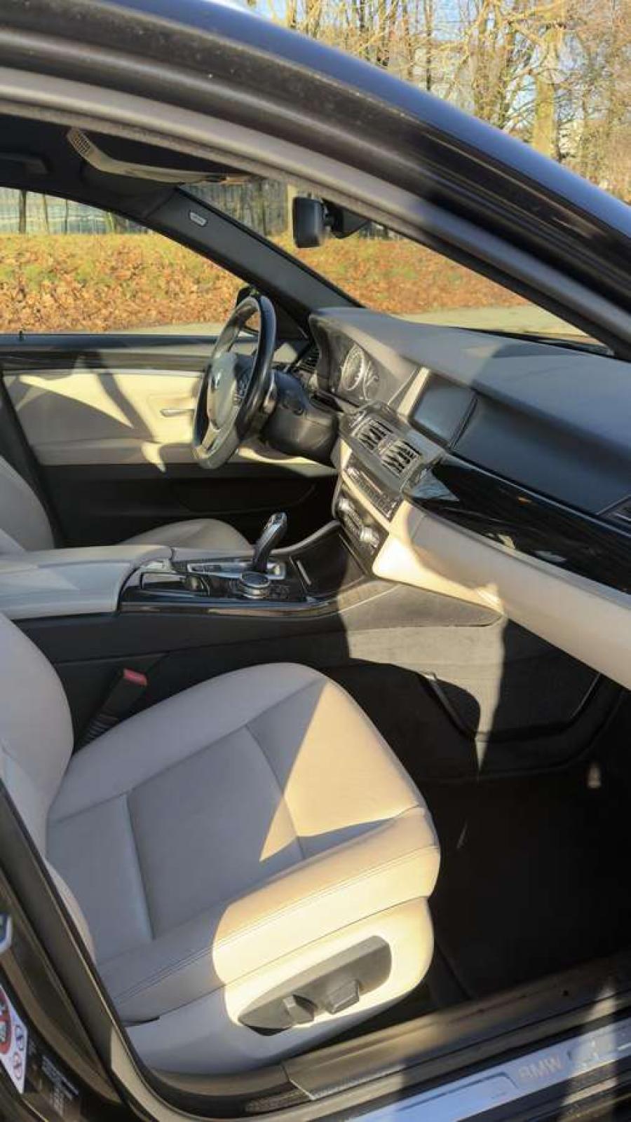 Black BMW 520 2017 in Vilnius, with an engine capacity of 2.00 L and mileage of 332 thousand km for 9800 €, photo 11 on AUTOMOTO.COM.LV