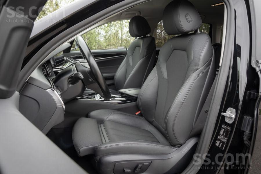 Black BMW 520 2017 in Tukums, with an engine capacity of 2.00 L and mileage of 269 thousand km for 15990 €, photo 16 on AUTOMOTO.COM.LV
