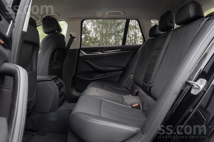 Black BMW 520 2017 in Tukums, with an engine capacity of 2.00 L and mileage of 269 thousand km for 15990 €, photo 17 on AUTOMOTO.COM.LV