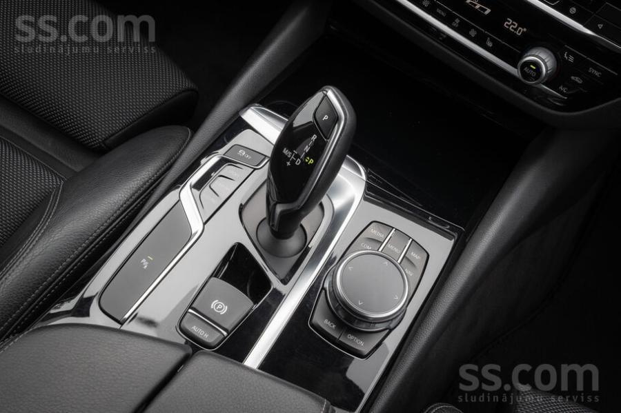 Black BMW 520 2017 in Tukums, with an engine capacity of 2.00 L and mileage of 269 thousand km for 15990 €, photo 23 on AUTOMOTO.COM.LV
