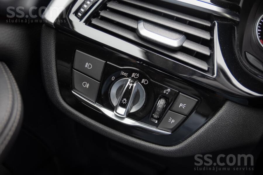 Black BMW 520 2017 in Tukums, with an engine capacity of 2.00 L and mileage of 269 thousand km for 15990 €, photo 30 on AUTOMOTO.COM.LV