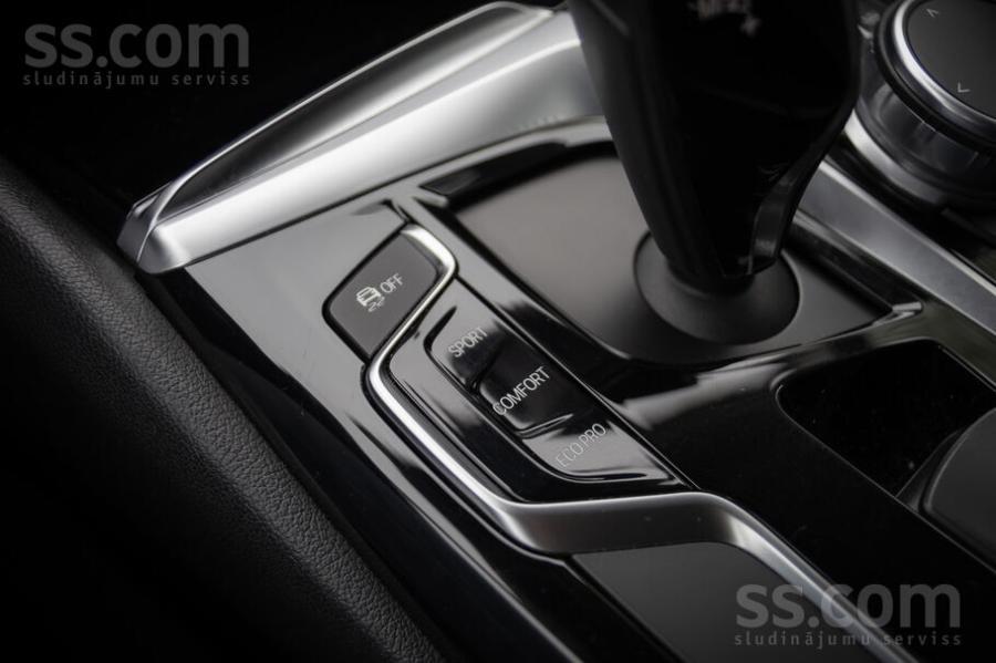 Black BMW 520 2017 in Tukums, with an engine capacity of 2.00 L and mileage of 269 thousand km for 15990 €, photo 33 on AUTOMOTO.COM.LV