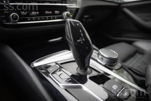 Black BMW 520 2017 in Tukums, with an engine capacity of 2.00 L and mileage of 269 thousand km for 15990 €, photo 34 on AUTOMOTO.COM.LV