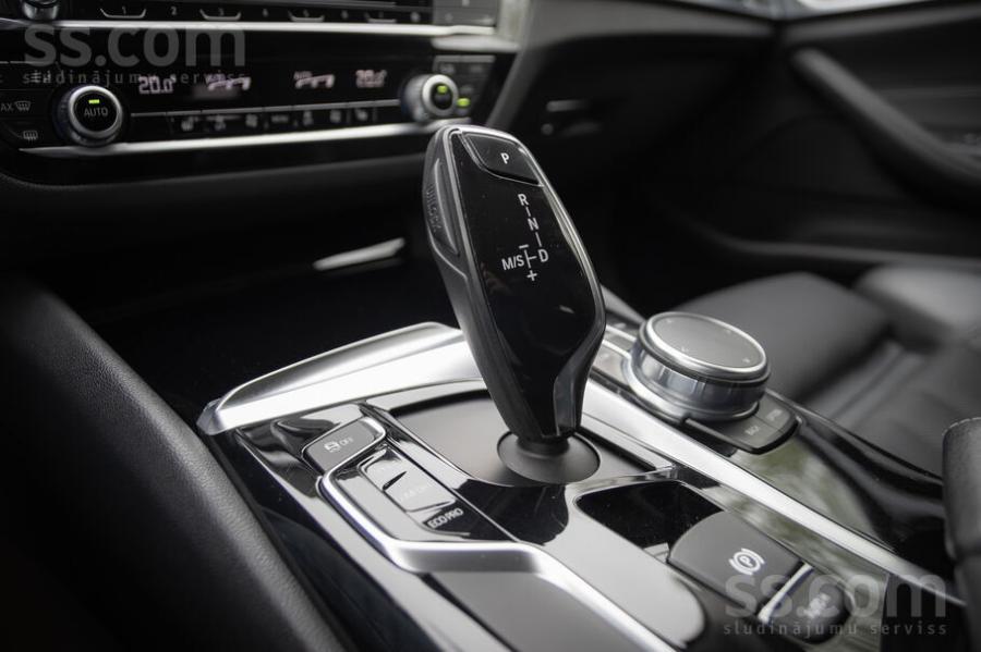 Black BMW 520 2017 in Tukums, with an engine capacity of 2.00 L and mileage of 269 thousand km for 15990 €, photo 34 on AUTOMOTO.COM.LV