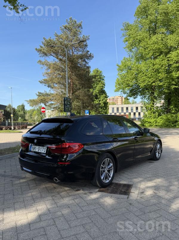 Black BMW 520 2017 in Riga, with an engine capacity of 2.00 L and mileage of 219 thousand km for 18700 €, photo 5 on AUTOMOTO.COM.LV