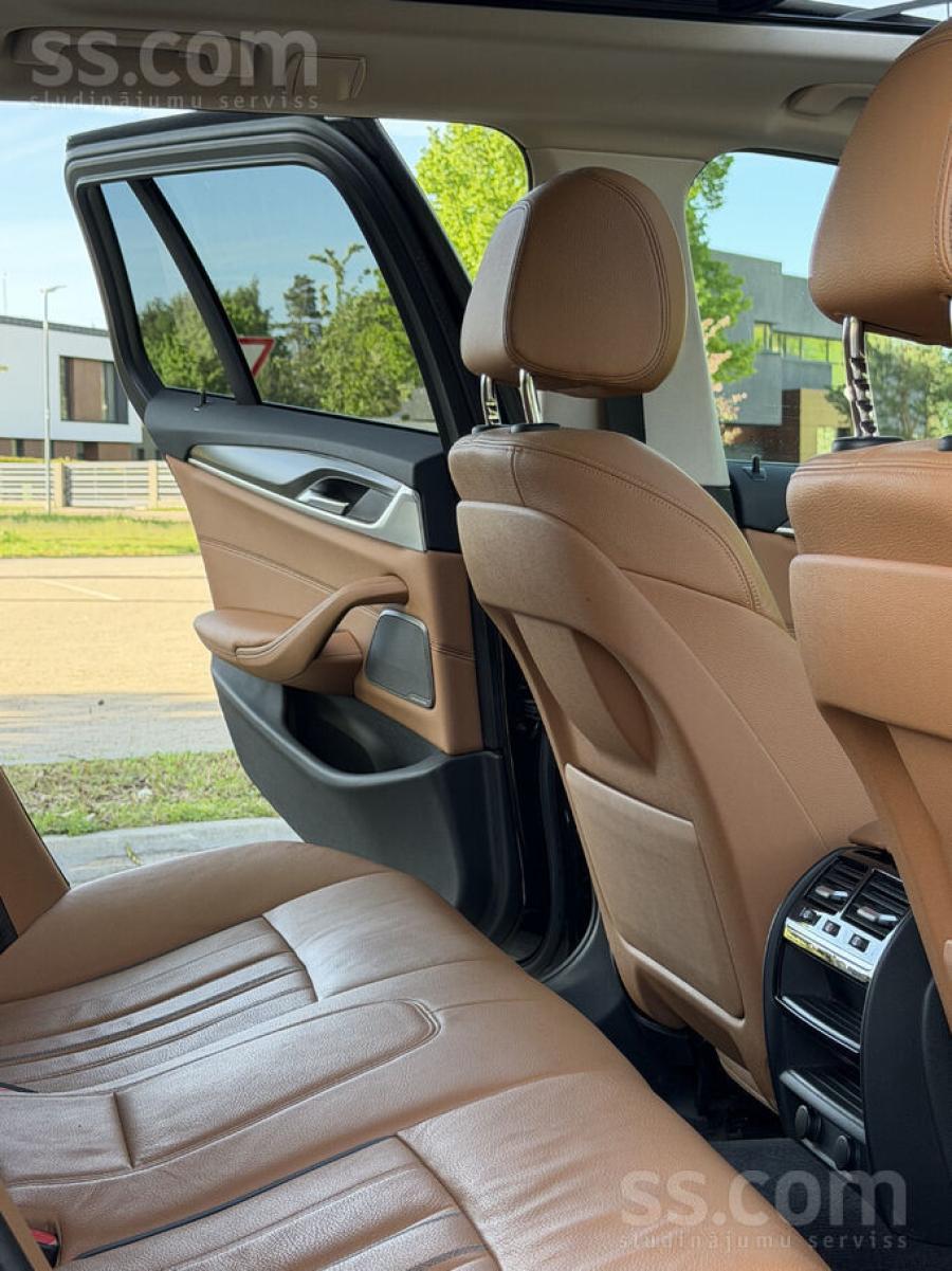Black BMW 520 2017 in Riga, with an engine capacity of 2.00 L and mileage of 219 thousand km for 18700 €, photo 10 on AUTOMOTO.COM.LV