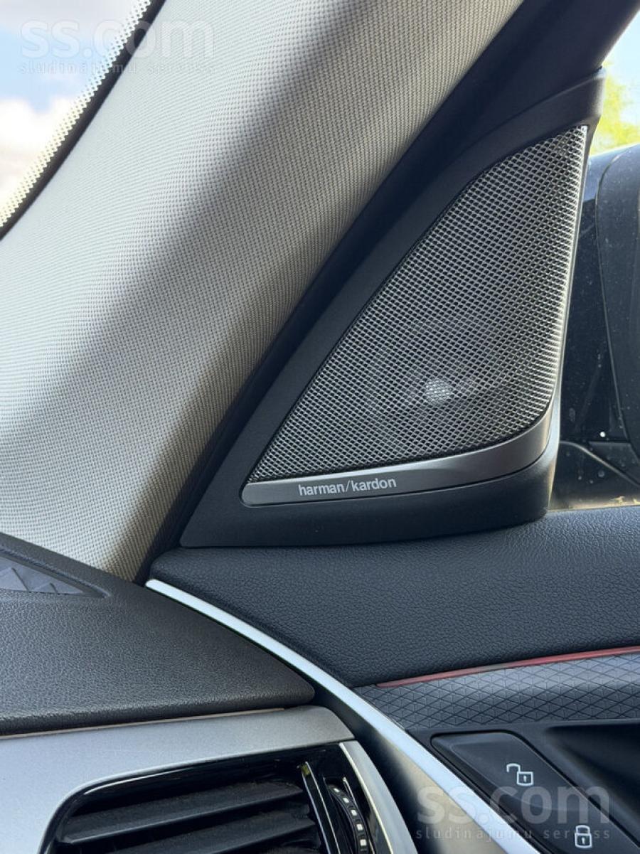 Black BMW 520 2017 in Riga, with an engine capacity of 2.00 L and mileage of 219 thousand km for 18700 €, photo 14 on AUTOMOTO.COM.LV