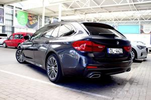 Black BMW 520 2017 in Riga, with an engine capacity of 2.00 L and mileage of 284 thousand km for 18900 €, photo 4 on AUTOMOTO.COM.LV