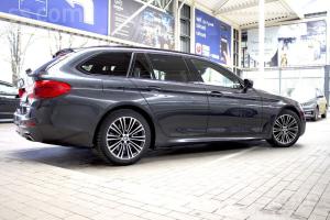 Black BMW 520 2017 in Riga, with an engine capacity of 2.00 L and mileage of 284 thousand km for 18900 €, photo 5 on AUTOMOTO.COM.LV