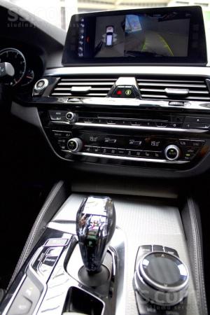 Black BMW 520 2017 in Riga, with an engine capacity of 2.00 L and mileage of 284 thousand km for 18900 €, photo 7 on AUTOMOTO.COM.LV
