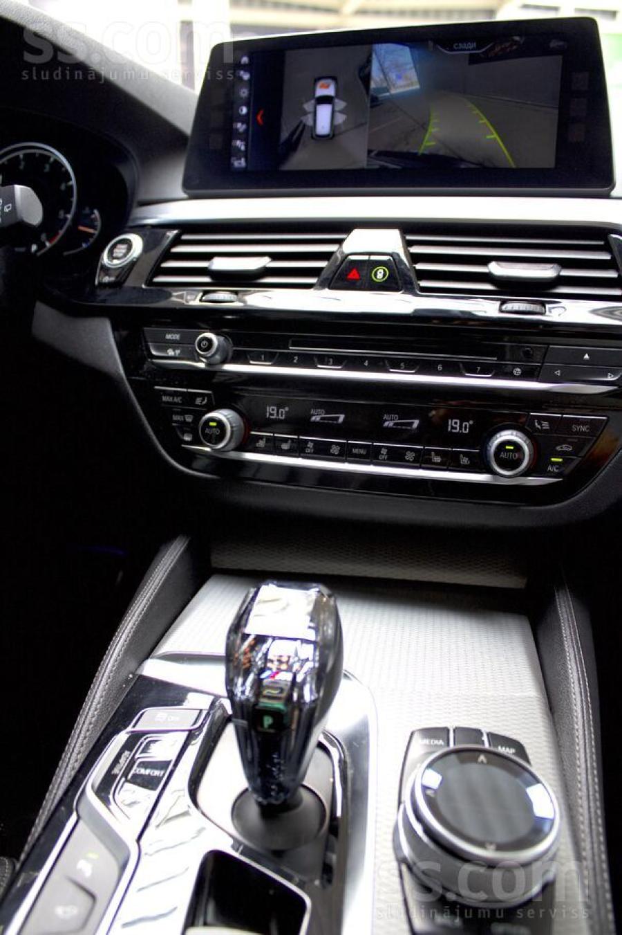 Black BMW 520 2017 in Riga, with an engine capacity of 2.00 L and mileage of 284 thousand km for 18900 €, photo 7 on AUTOMOTO.COM.LV