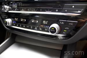 Black BMW 520 2017 in Riga, with an engine capacity of 2.00 L and mileage of 284 thousand km for 18900 €, photo 8 on AUTOMOTO.COM.LV