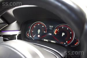 Black BMW 520 2017 in Riga, with an engine capacity of 2.00 L and mileage of 284 thousand km for 18900 €, photo 9 on AUTOMOTO.COM.LV