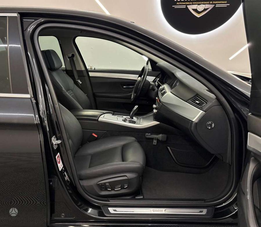 Melns BMW 520 2017 Marijampole, ar dzinēja tilpumu 2.00 L un nobraukumu 253 tūkst. km par 13950 €, foto 14 vietnē AUTOMOTO.COM.LV