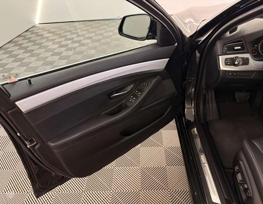 Melns BMW 520 2017 Marijampole, ar dzinēja tilpumu 2.00 L un nobraukumu 253 tūkst. km par 13950 €, foto 20 vietnē AUTOMOTO.COM.LV