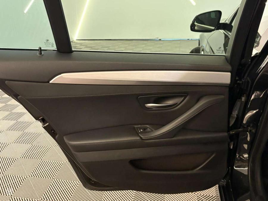 Melns BMW 520 2017 Marijampole, ar dzinēja tilpumu 2.00 L un nobraukumu 253 tūkst. km par 13950 €, foto 21 vietnē AUTOMOTO.COM.LV