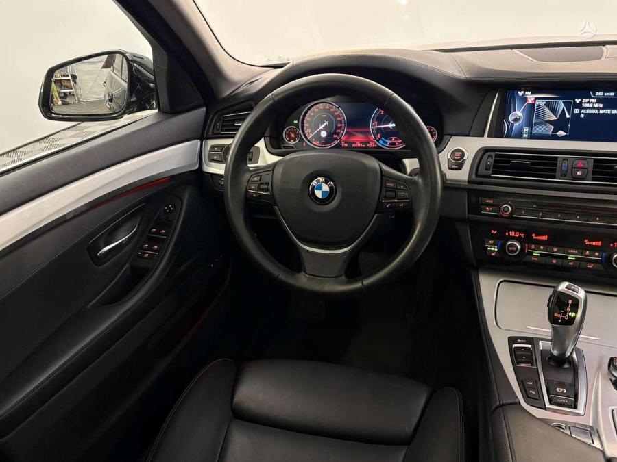 Melns BMW 520 2017 Marijampole, ar dzinēja tilpumu 2.00 L un nobraukumu 253 tūkst. km par 13950 €, foto 23 vietnē AUTOMOTO.COM.LV