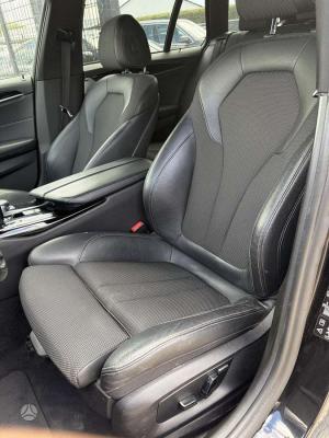 Black BMW 520 2017 in Vilnius, with an engine capacity of 2.00 L and mileage of 199 thousand km for 16899 €, photo 8 on AUTOMOTO.COM.LV