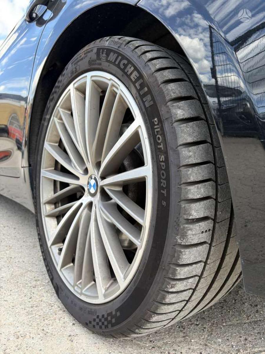 Black BMW 520 2017 in Vilnius, with an engine capacity of 2.00 L and mileage of 199 thousand km for 16899 €, photo 12 on AUTOMOTO.COM.LV
