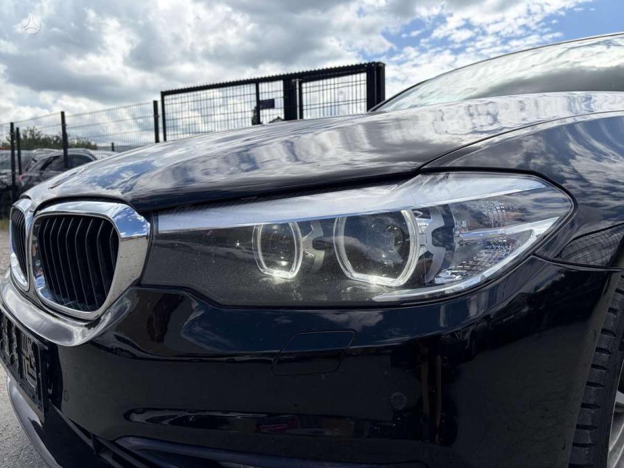 Black BMW 520 2017 in Vilnius, with an engine capacity of 2.00 L and mileage of 199 thousand km for 16899 €, photo 17 on AUTOMOTO.COM.LV