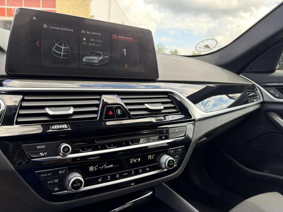 Black BMW 520 2017 in Vilnius, with an engine capacity of 2.00 L and mileage of 199 thousand km for 16899 €, photo 21 on AUTOMOTO.COM.LV