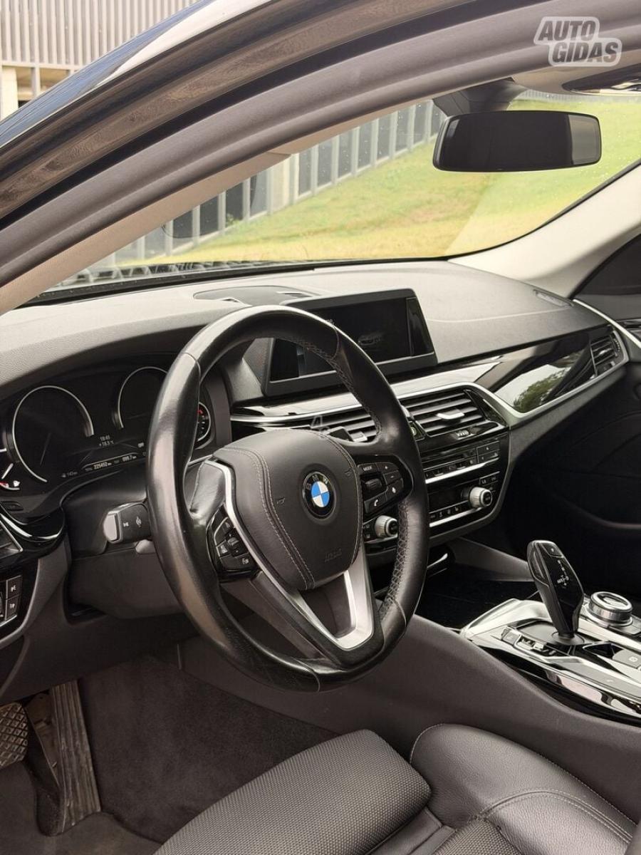 Black BMW 520 2017 in Vilnius, with an engine capacity of 2.00 L and mileage of 226 thousand km for 16500 €, photo 15 on AUTOMOTO.COM.LV
