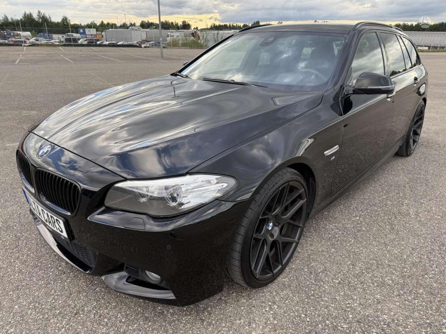 Black BMW 520 2017 in Vilnius, with an engine capacity of 2.00 L and mileage of 360 thousand km for 11499 €, photo 1 on AUTOMOTO.COM.LV