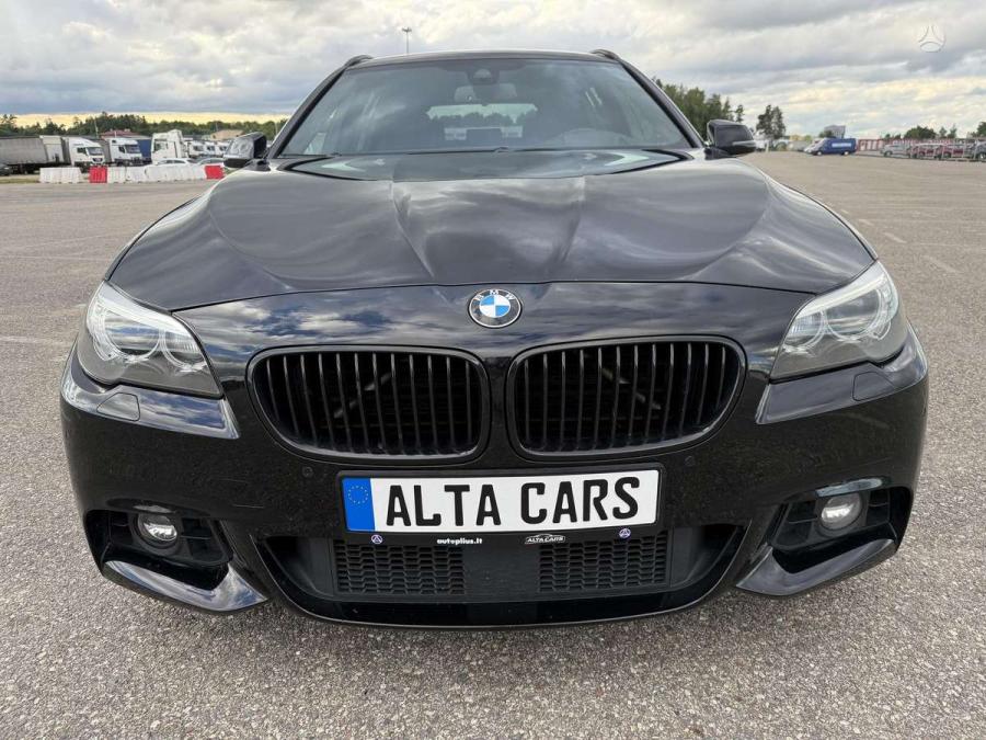 Black BMW 520 2017 in Vilnius, with an engine capacity of 2.00 L and mileage of 360 thousand km for 11499 €, photo 3 on AUTOMOTO.COM.LV