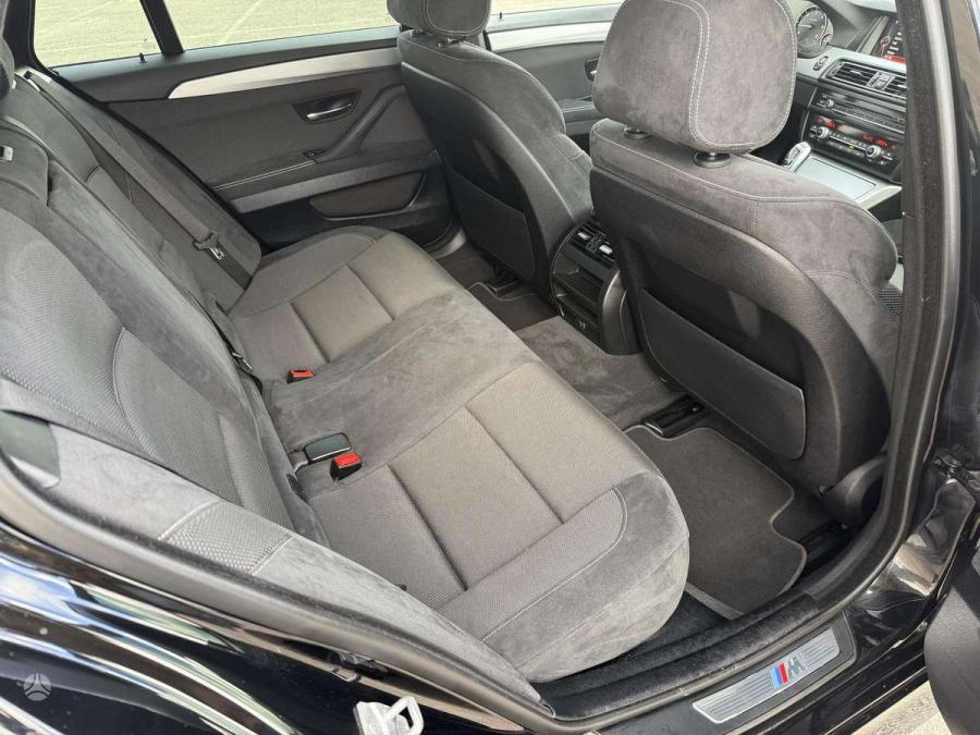 Black BMW 520 2017 in Vilnius, with an engine capacity of 2.00 L and mileage of 360 thousand km for 11499 €, photo 16 on AUTOMOTO.COM.LV