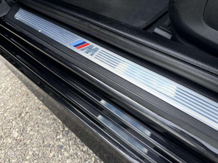 Black BMW 520 2017 in Vilnius, with an engine capacity of 2.00 L and mileage of 360 thousand km for 11499 €, photo 17 on AUTOMOTO.COM.LV
