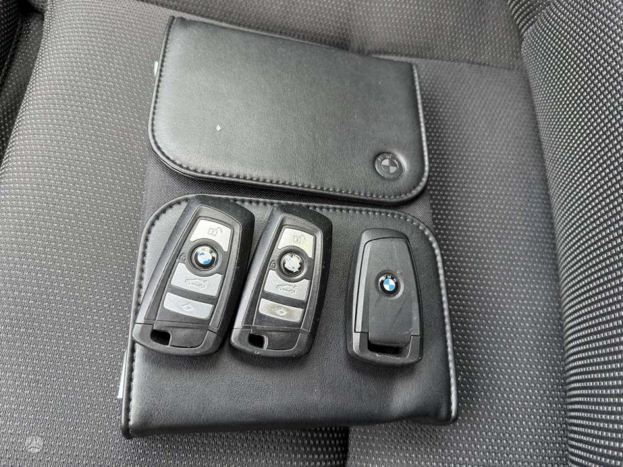 Black BMW 520 2017 in Vilnius, with an engine capacity of 2.00 L and mileage of 360 thousand km for 11499 €, photo 29 on AUTOMOTO.COM.LV