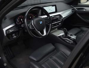 Black BMW 520 2017 in Kaunas, with an engine capacity of 2.00 L and mileage of 287 thousand km for 16950 €, photo 3 on AUTOMOTO.COM.LV