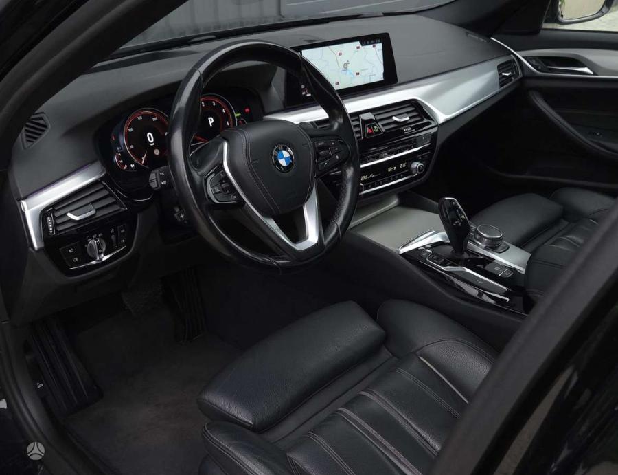 Black BMW 520 2017 in Kaunas, with an engine capacity of 2.00 L and mileage of 287 thousand km for 16950 €, photo 3 on AUTOMOTO.COM.LV