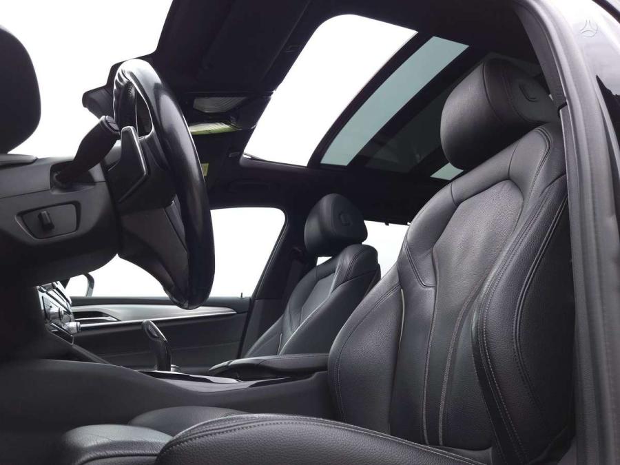 Black BMW 520 2017 in Kaunas, with an engine capacity of 2.00 L and mileage of 287 thousand km for 16950 €, photo 4 on AUTOMOTO.COM.LV