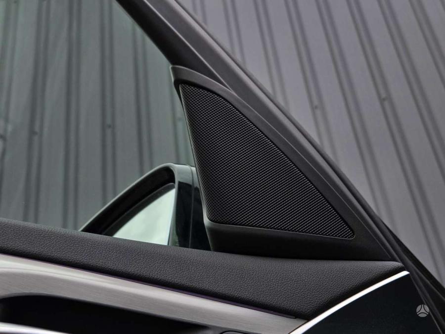 Black BMW 520 2017 in Kaunas, with an engine capacity of 2.00 L and mileage of 287 thousand km for 16950 €, photo 12 on AUTOMOTO.COM.LV