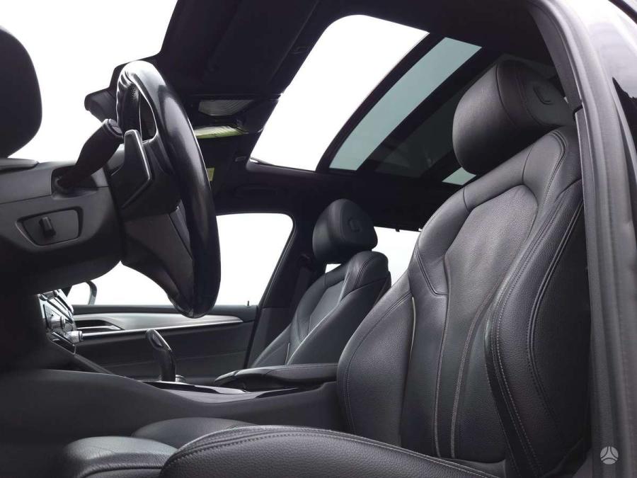 Black BMW 520 2017 in Kaunas, with an engine capacity of 2.00 L and mileage of 287 thousand km for 16950 €, photo 15 on AUTOMOTO.COM.LV