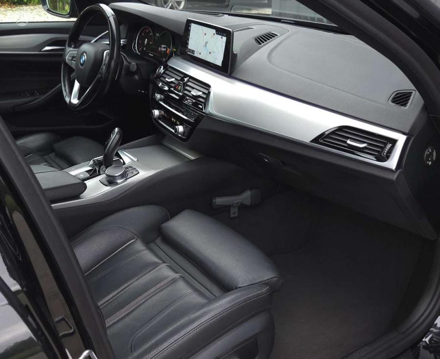 Black BMW 520 2017 in Kaunas, with an engine capacity of 2.00 L and mileage of 287 thousand km for 16950 €, photo 18 on AUTOMOTO.COM.LV