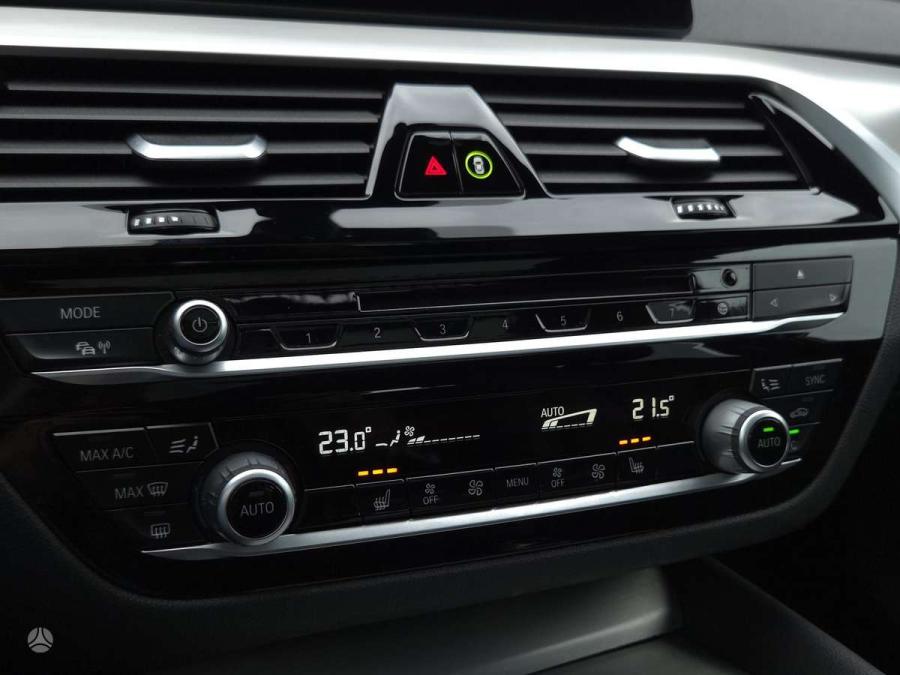Black BMW 520 2017 in Kaunas, with an engine capacity of 2.00 L and mileage of 287 thousand km for 16950 €, photo 25 on AUTOMOTO.COM.LV